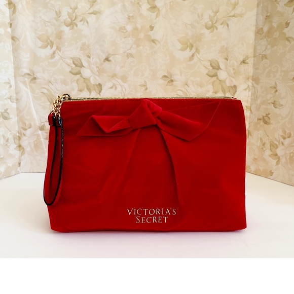 Victoria's Secret | Bags | Victorias Secret Red Velvet Wristlet Bag ...